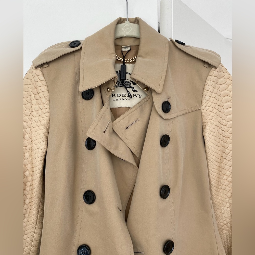Burberry Gabardine Trench Coat With Python Sleeves - Gem